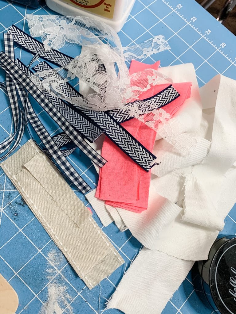 Fun and Easy DIY Spring Door Hanger - Farmhouse Style DIY's