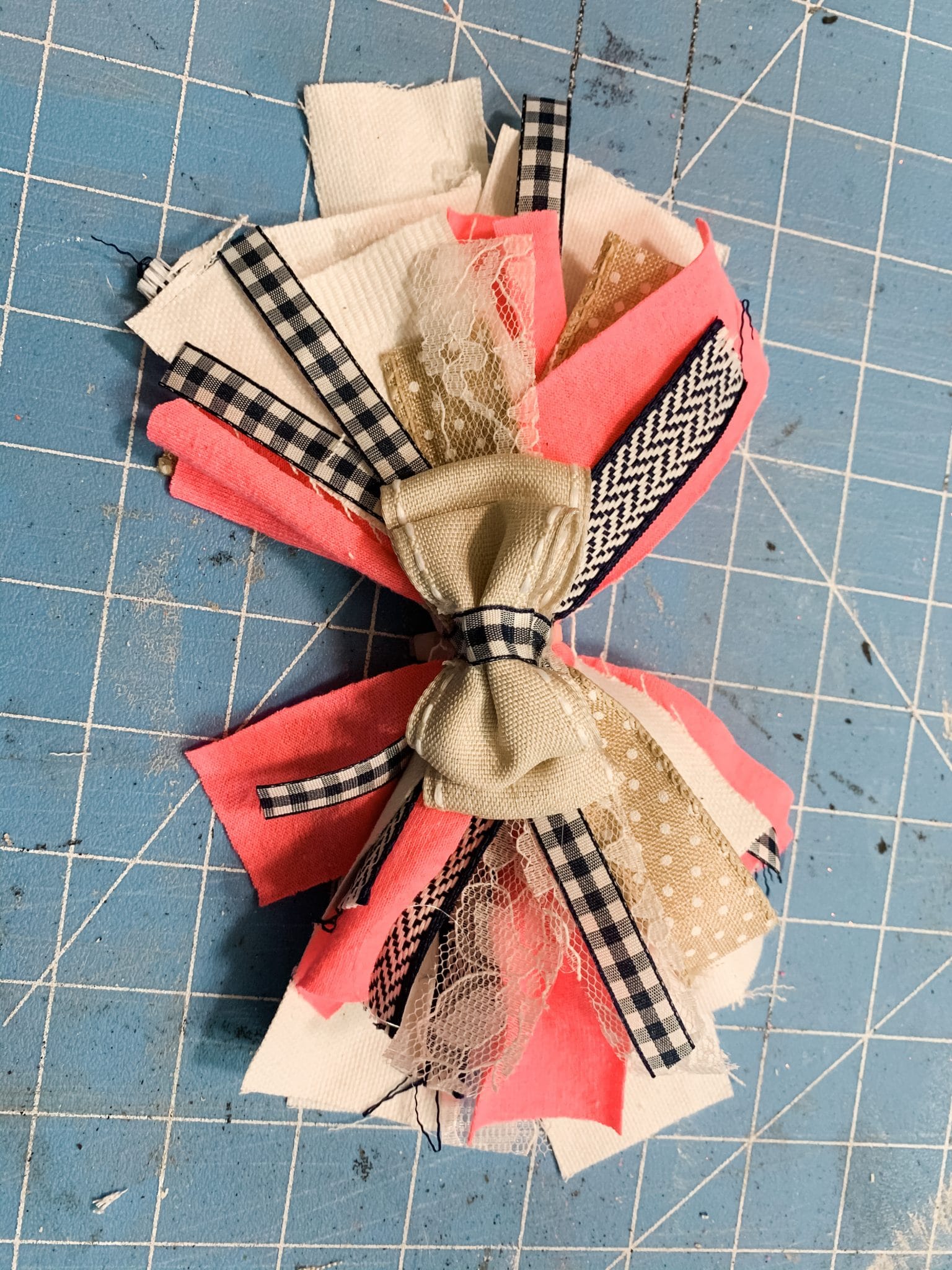 Fun and Easy DIY Spring Door Hanger - Farmhouse Style DIY's
