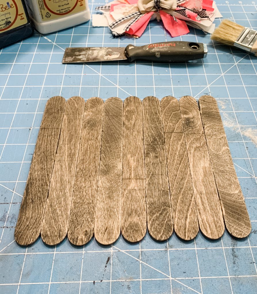 Fun and Easy DIY Spring Door Hanger - Farmhouse Style DIY's