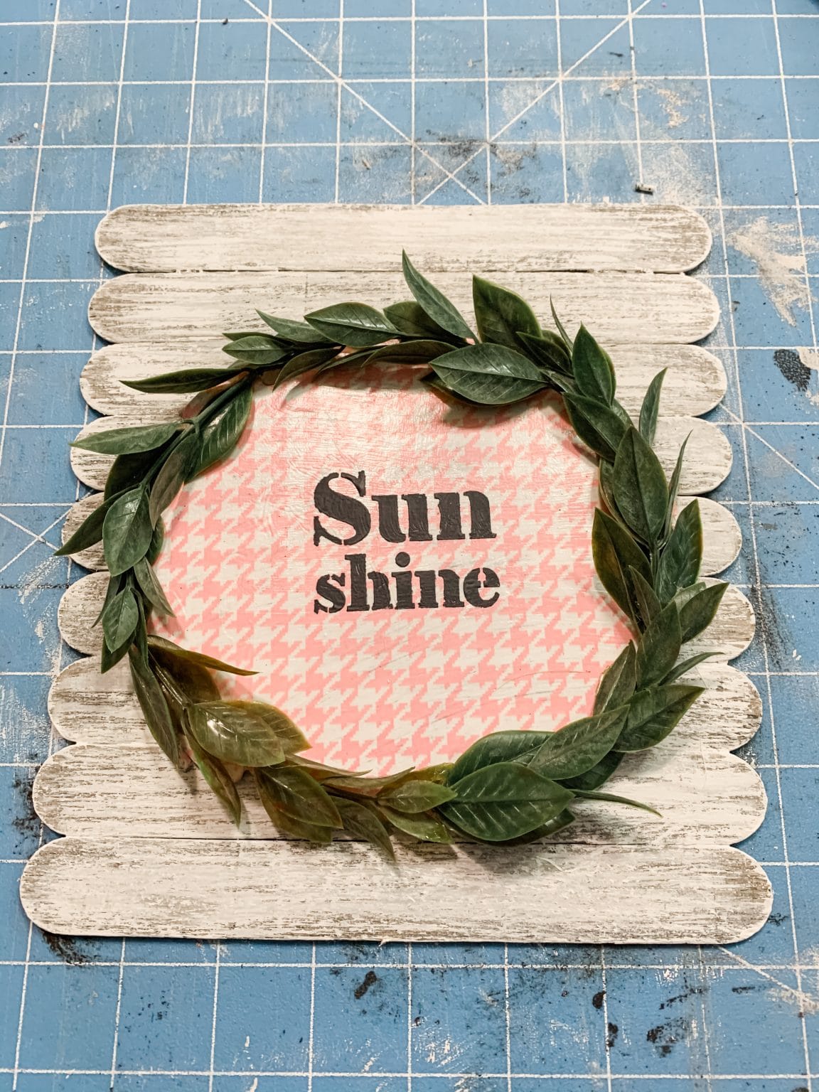 Fun and Easy DIY Spring Door Hanger - Farmhouse Style DIY's