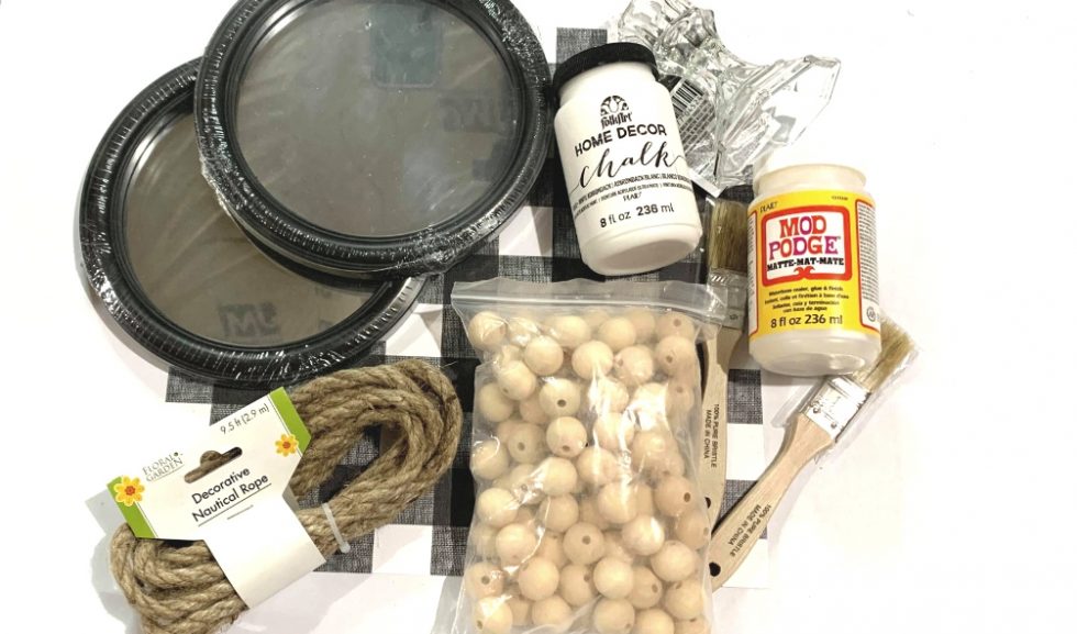How to make a DIY Round Farmhouse Riser for your home