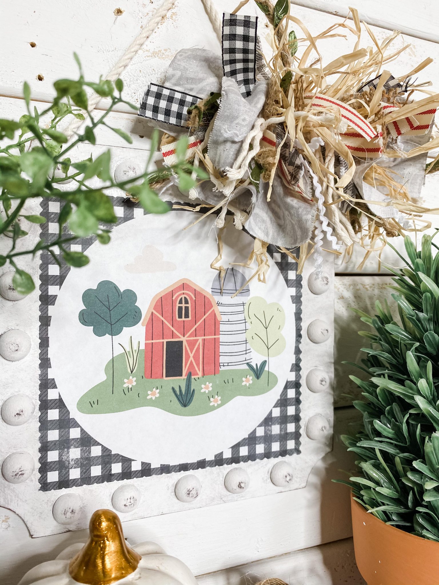 Get these Free Fall Farmhouse Printables to create decor