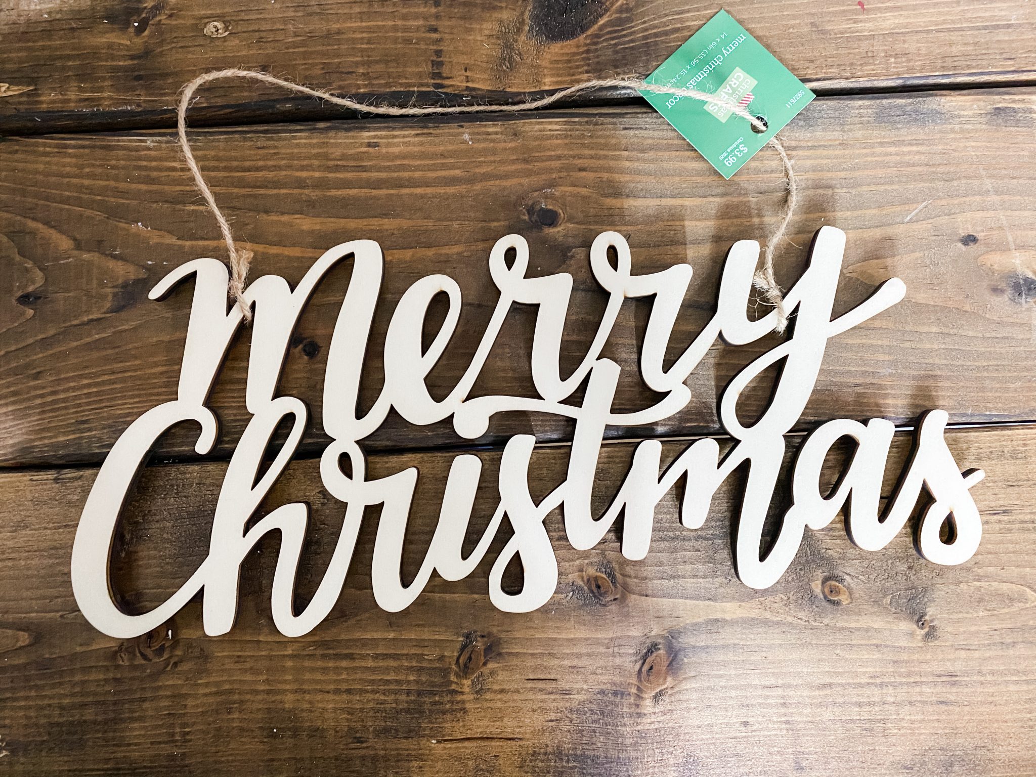 How to make a DIY Chippy Christmas Sign - DIY with Amber