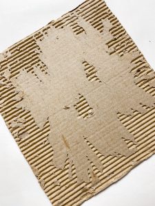 How to DIY a Christmas Merry and Bright sign with Cardboard