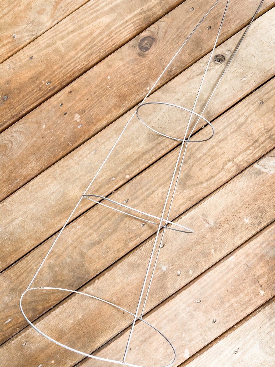 Easily Make DIY Tomato Cage Christmas Trees on a budget