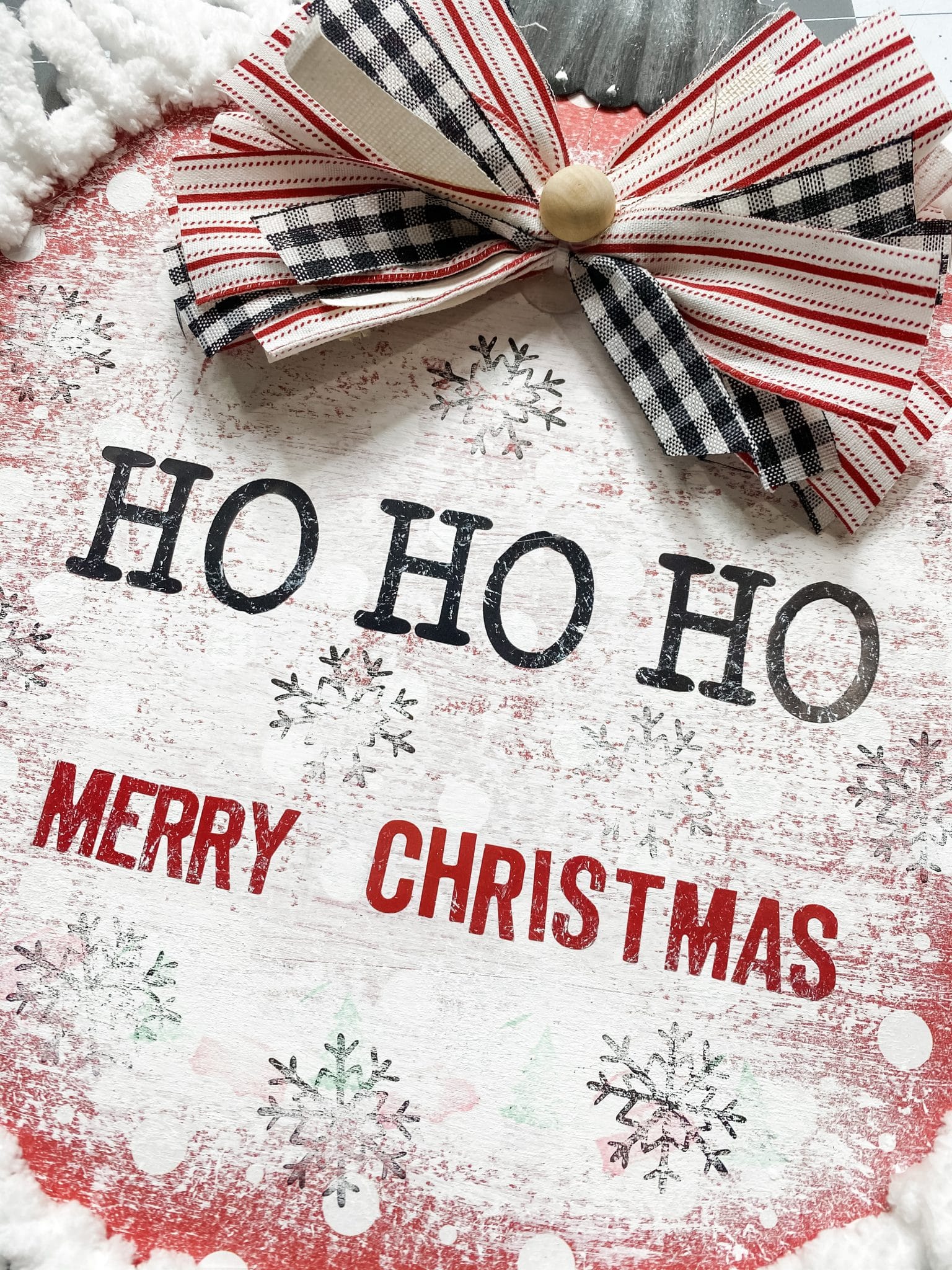 How to Make a DIY Christmas Sign with Loop-It Yarn