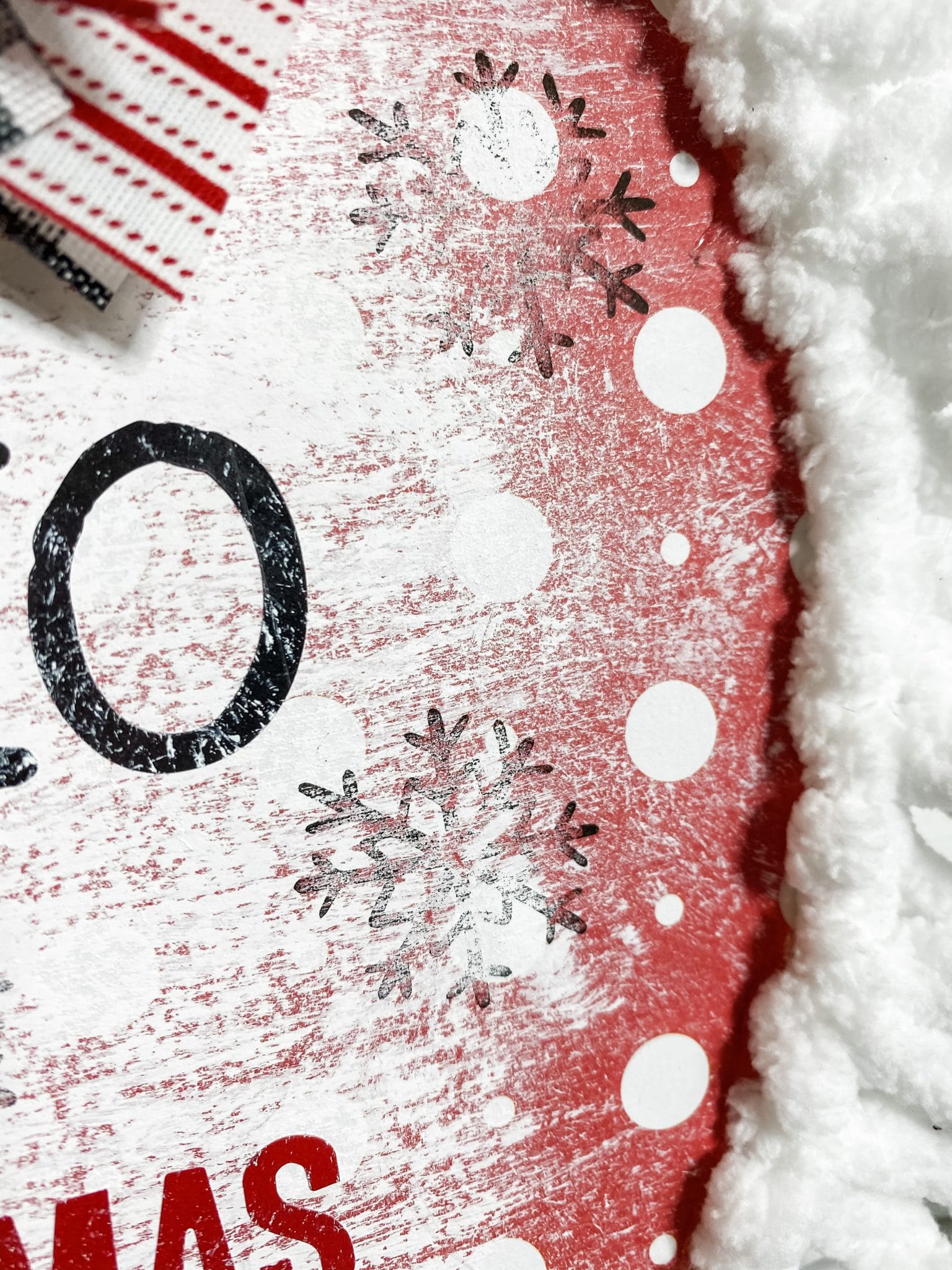 How to Make a DIY Christmas Sign with Loop-It Yarn