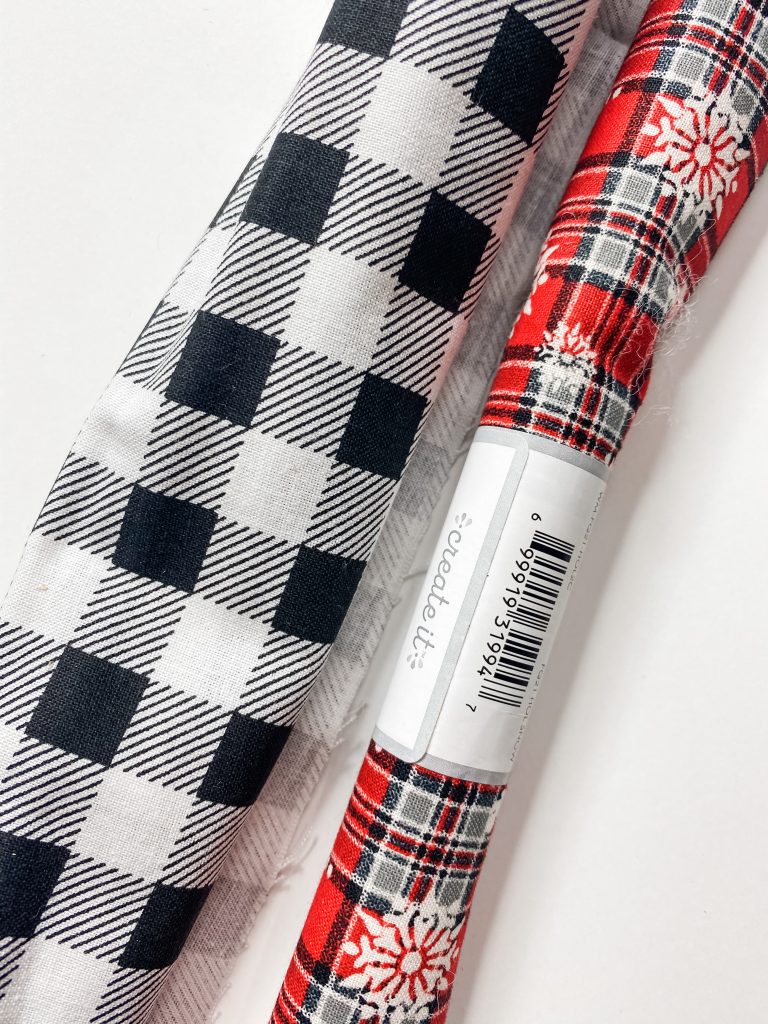 How to Make an Easy DIY Dollar Tree Splatter Screen Reindeer