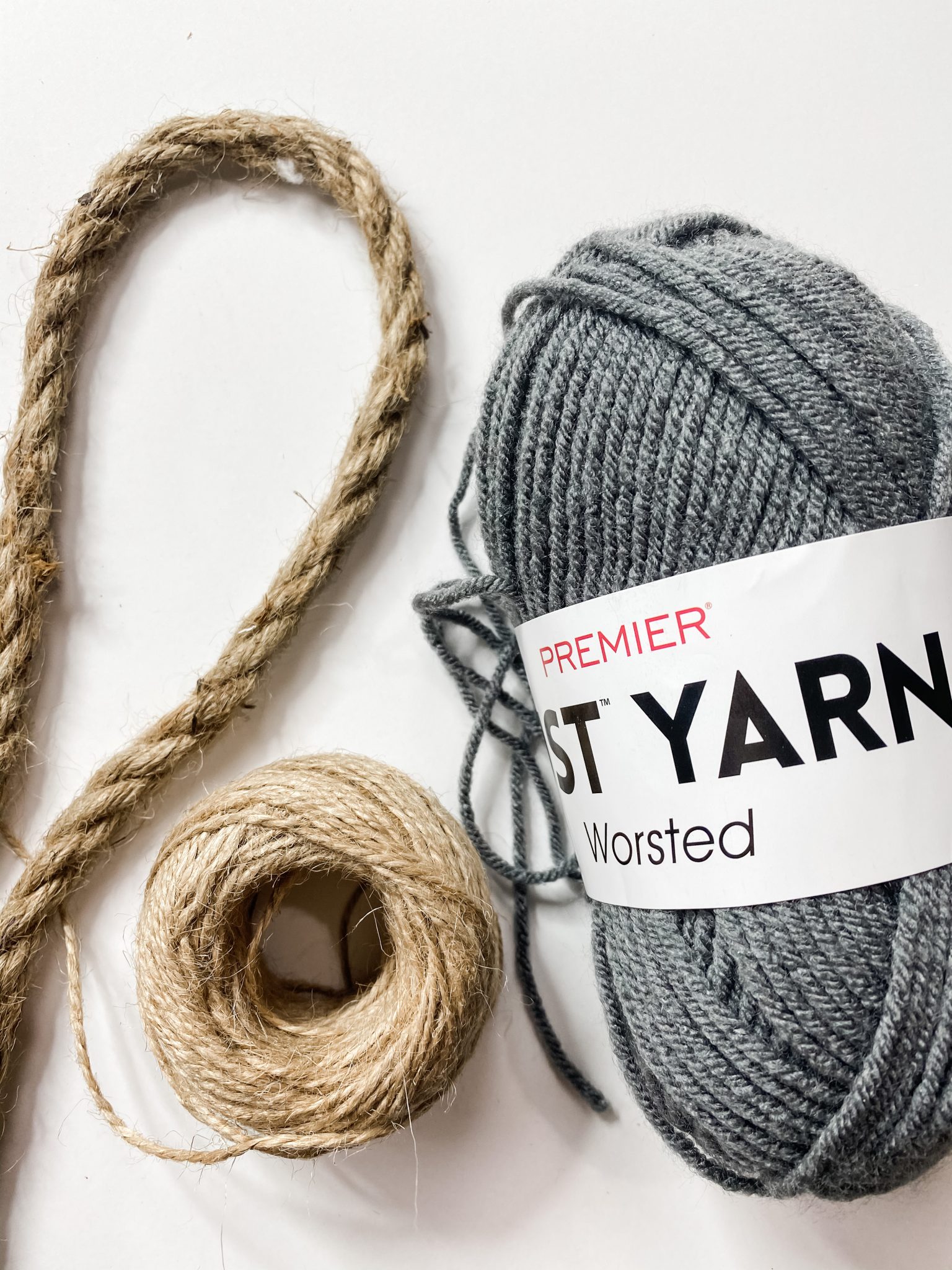 How to Make an Easy DIY Dollar Tree Splatter Screen Reindeer