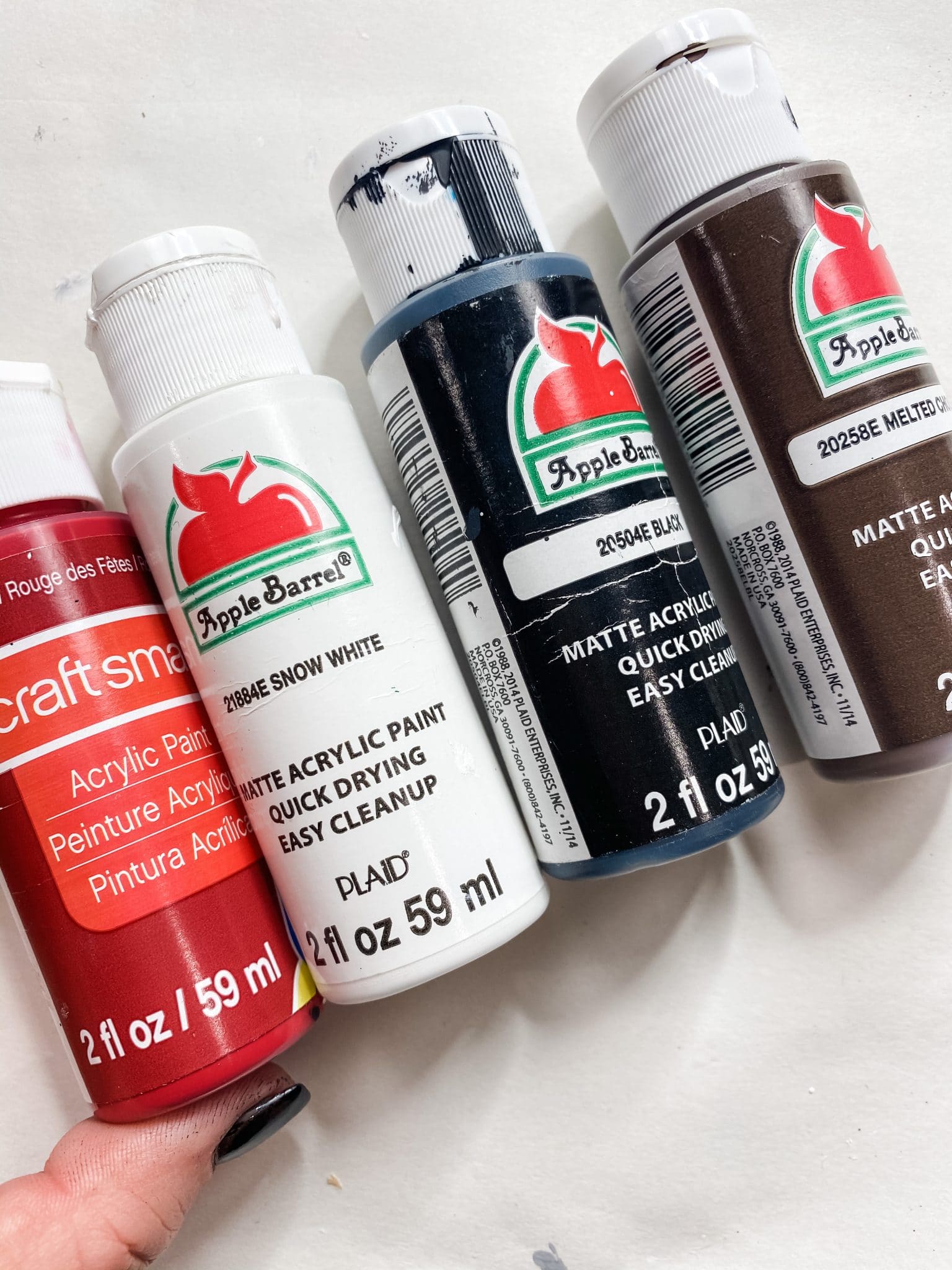 How to Make an Easy DIY Dollar Tree Splatter Screen Reindeer