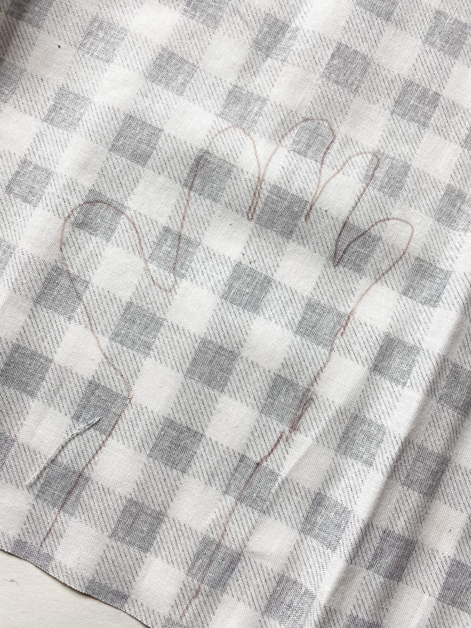 How to Make an Easy DIY Dollar Tree Splatter Screen Reindeer