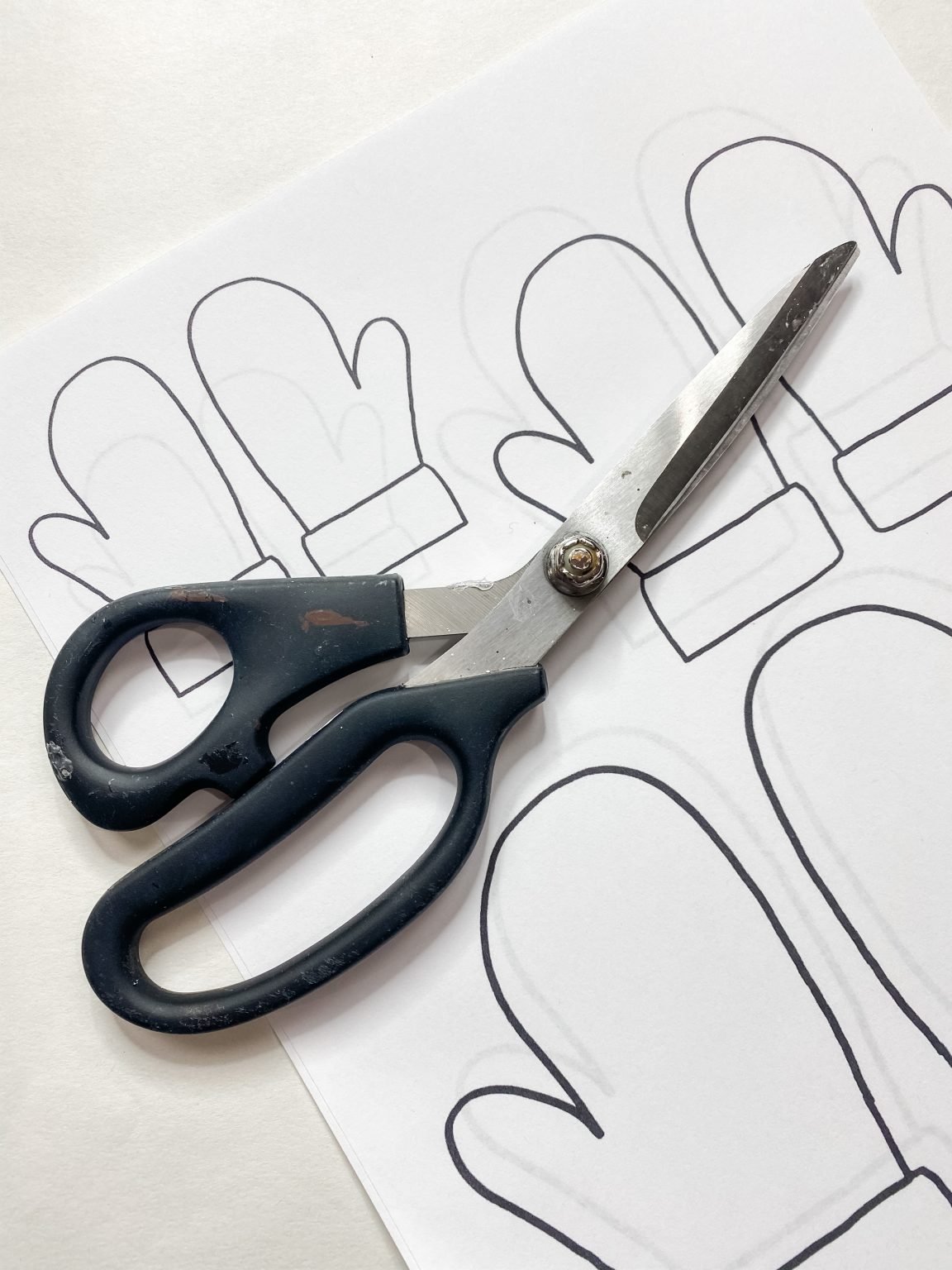 How to Make a DIY Christmas Decor with FREE Mittens Printable