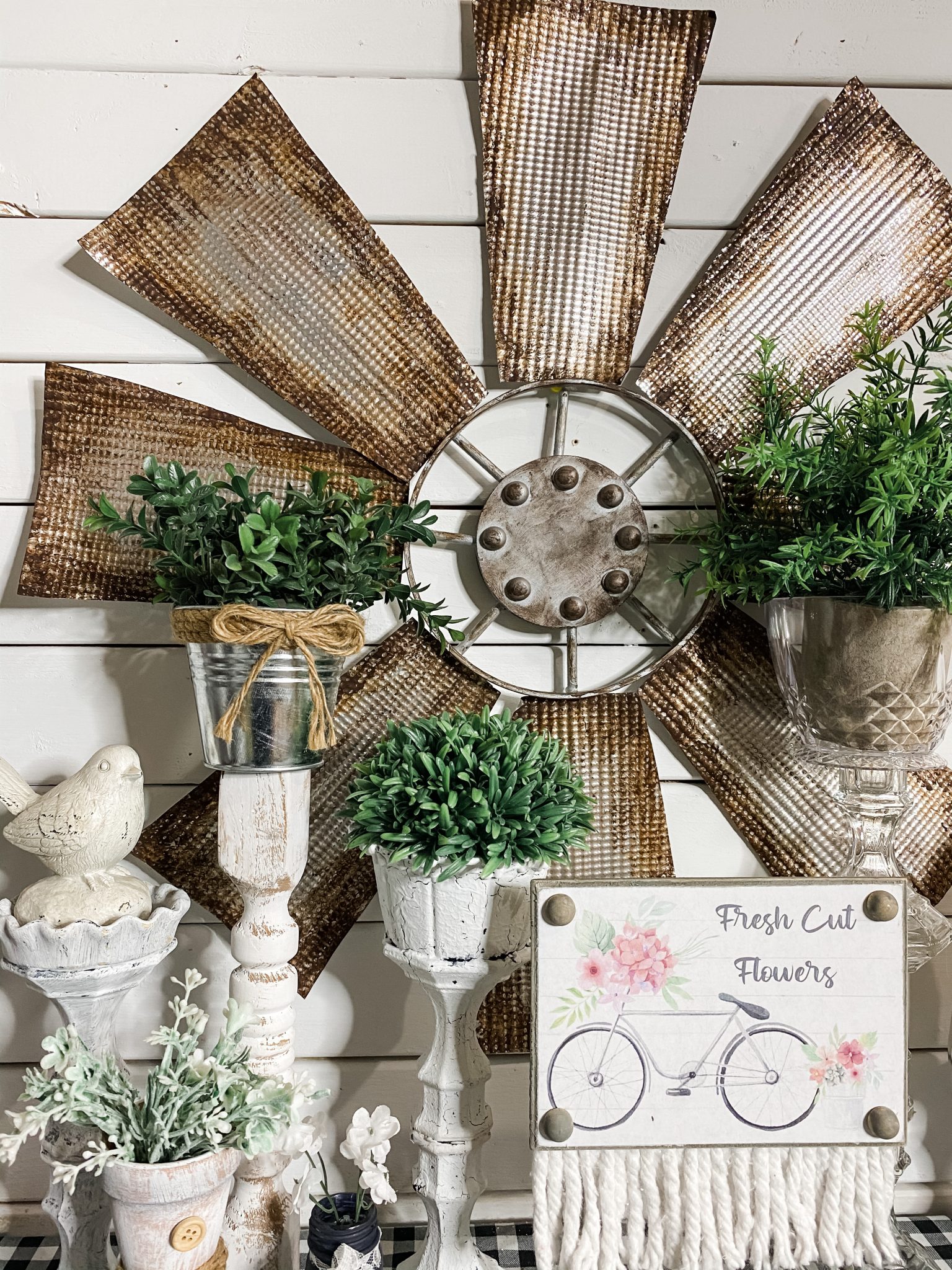 Farmhouse Decor DIY Using Dollar Tree Cookie Tin Farmhouse Decor DIY Using Dollar Tree Cookie Tin