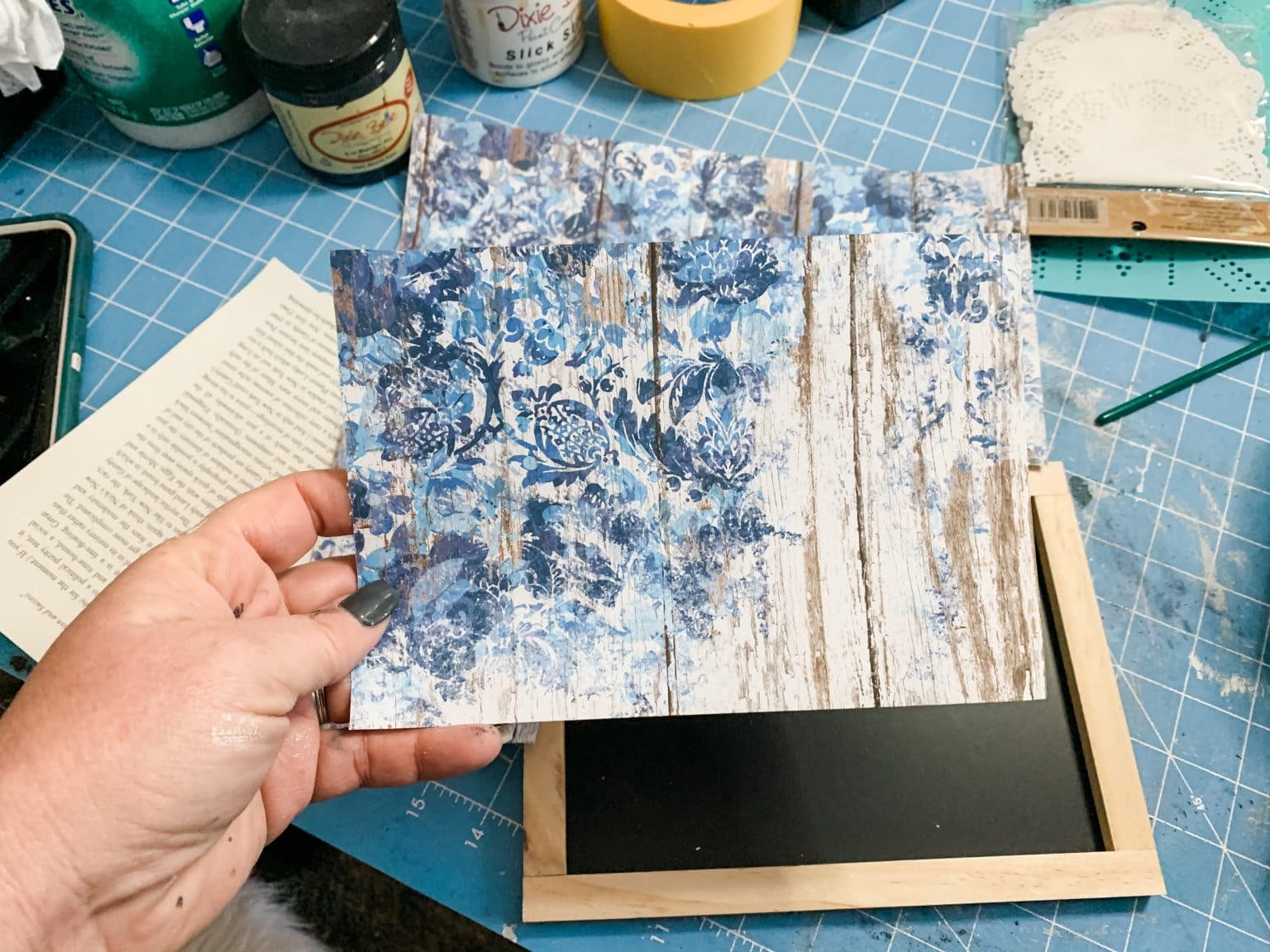 How to DIY Boho Doily Family Sign - DIY Decor Tutorial