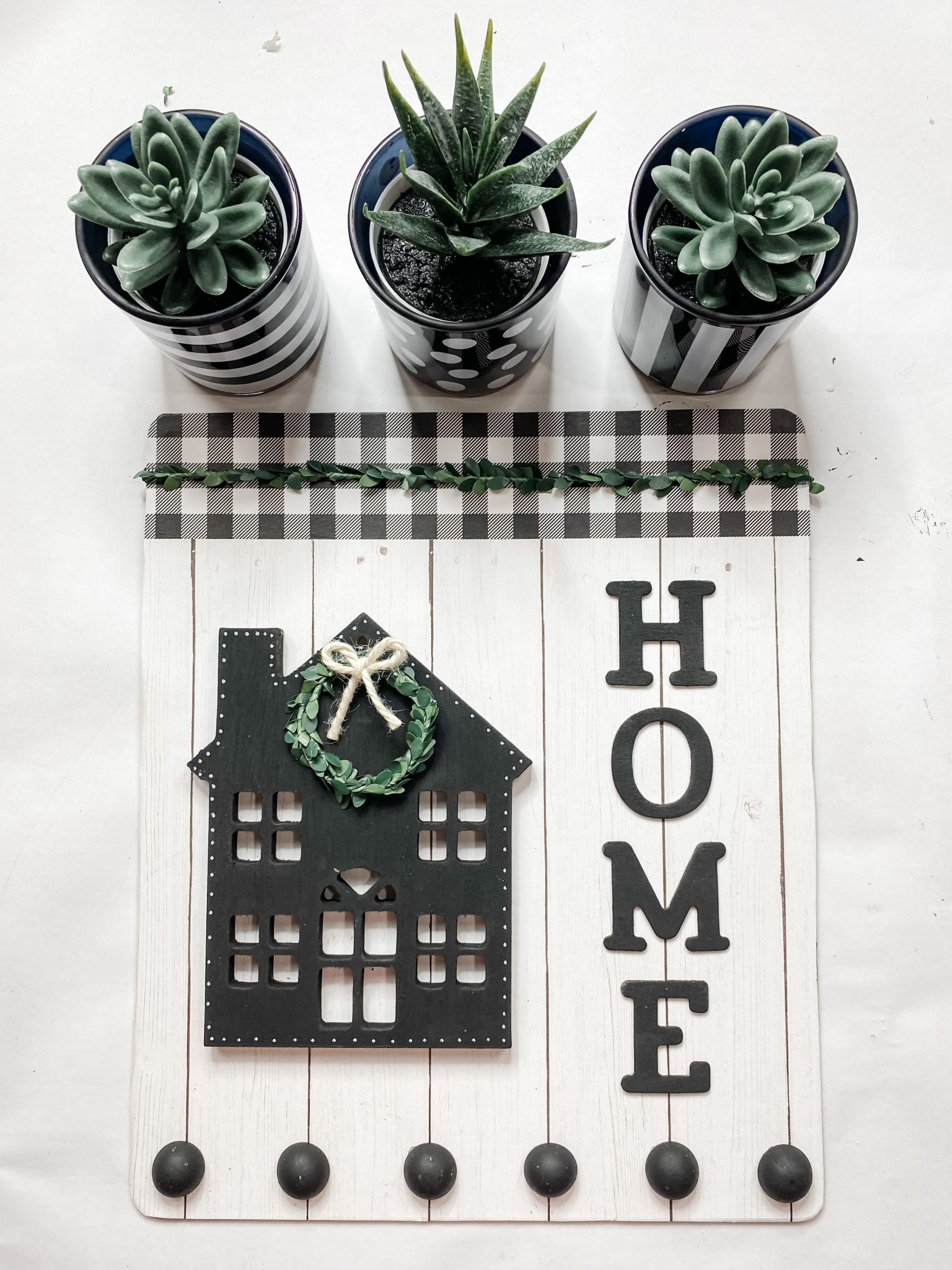 DIY House and Home Sign - Easy DIY Tutorial