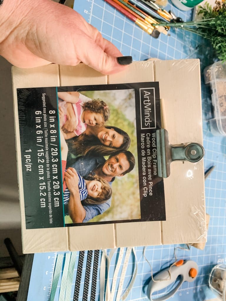 DIY Hanging Spring Welcome Decor - Easy DIY Tutorial