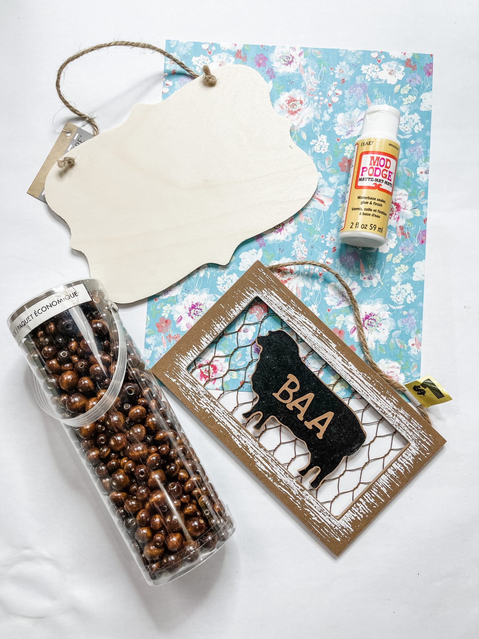 DIY Farmhouse Chicken Wire Home Sign - Easy DIY Decor Tutorial