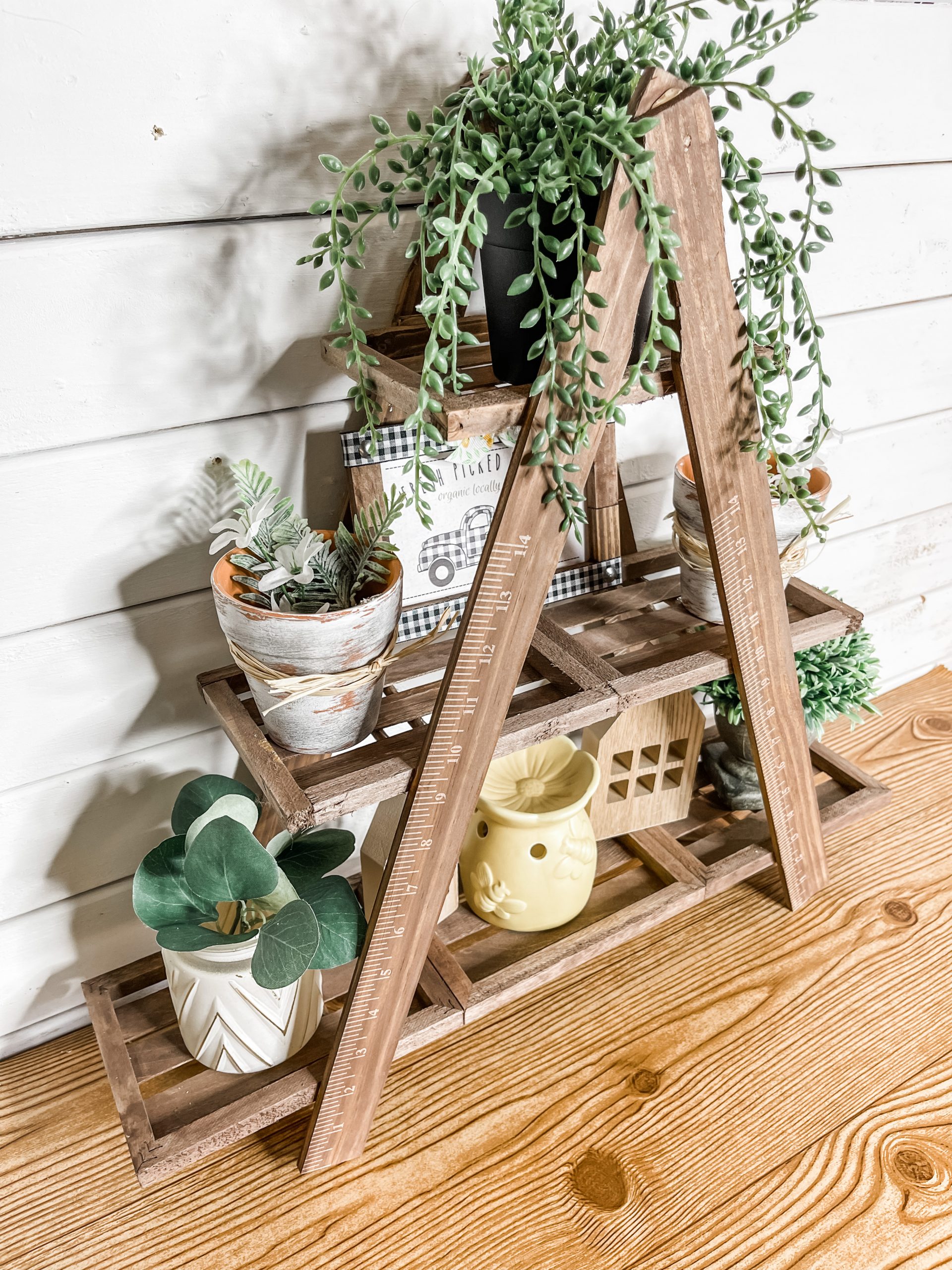 How to make a DIY Triangle Tiered Tray Stand to display things