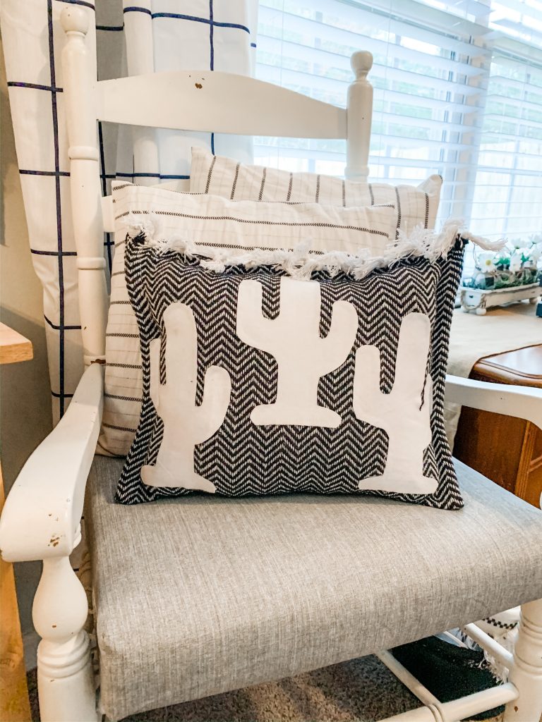 Repurposed Dollar Tree Rug DIY Pillow - Easy DIY Decor Tutorial