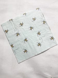 DIY Farmhouse Bee Sign - Easy DIY Decor Tutorial