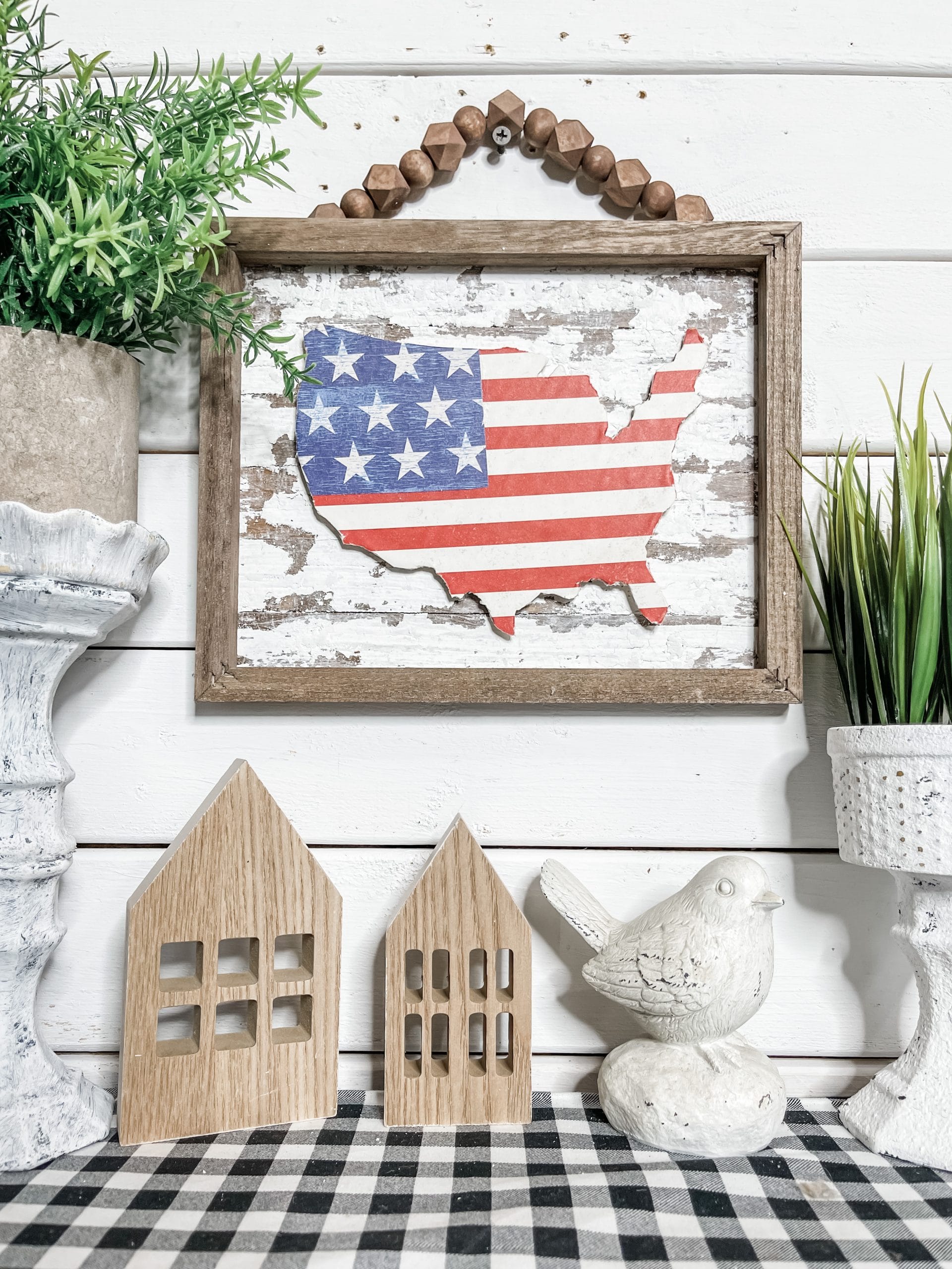 Chippy USA Reverse Canvas DIY Home Decor - Easy Decor DIY Tutorial
