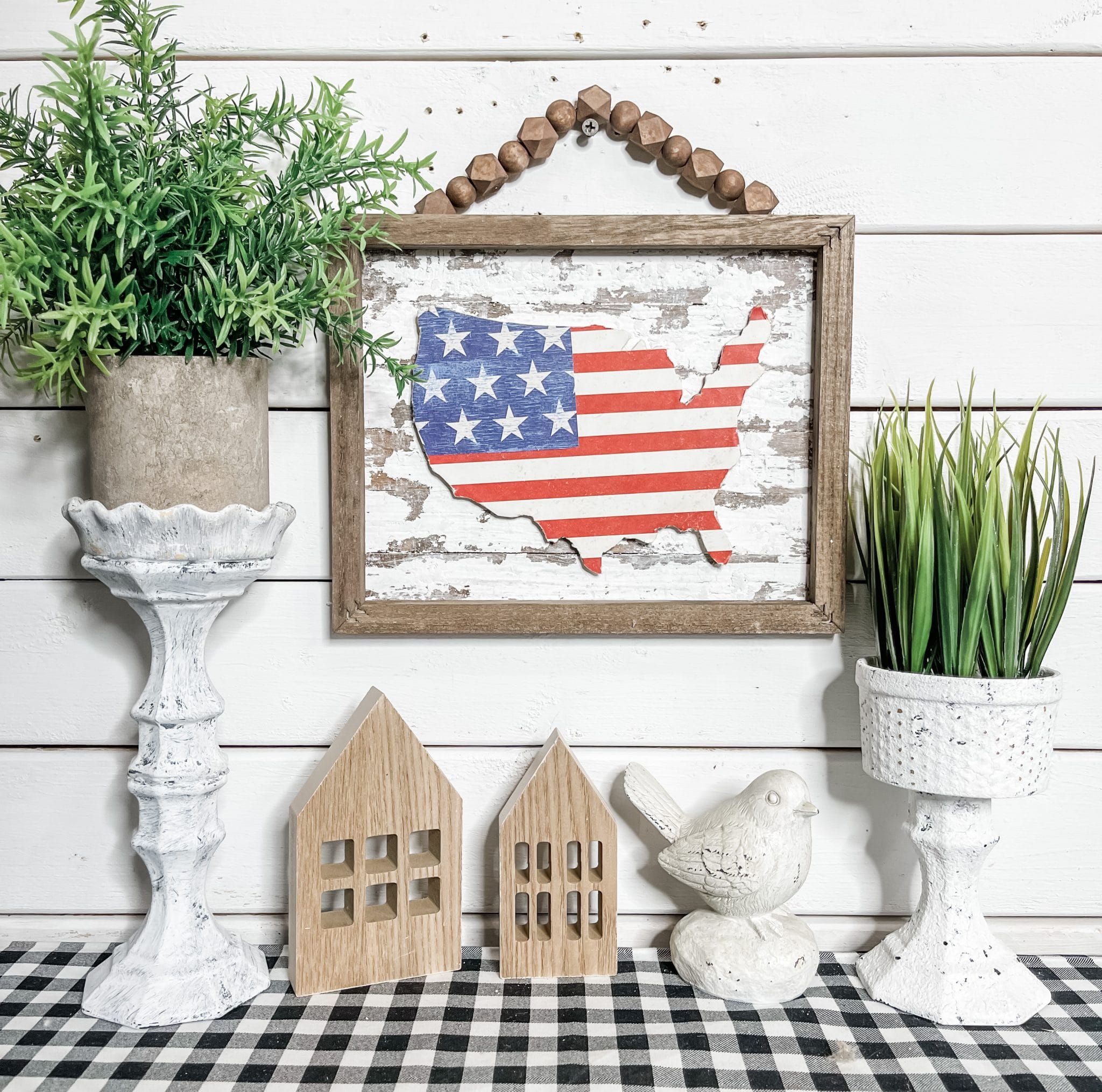 Chippy USA Reverse Canvas DIY Home Decor - Easy Decor DIY Tutorial
