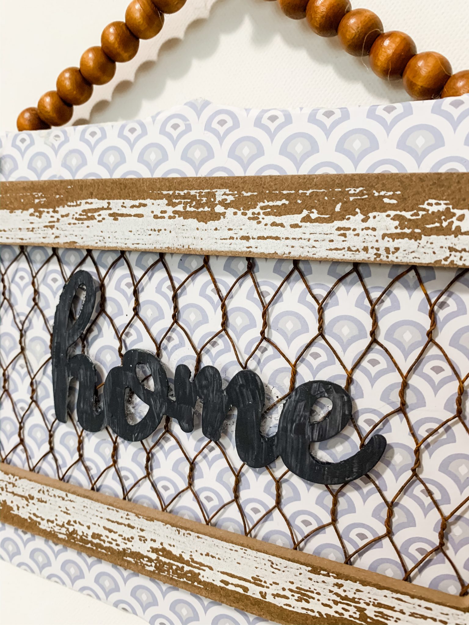 DIY Farmhouse Chicken Wire Home Sign - Easy DIY Decor Tutorial