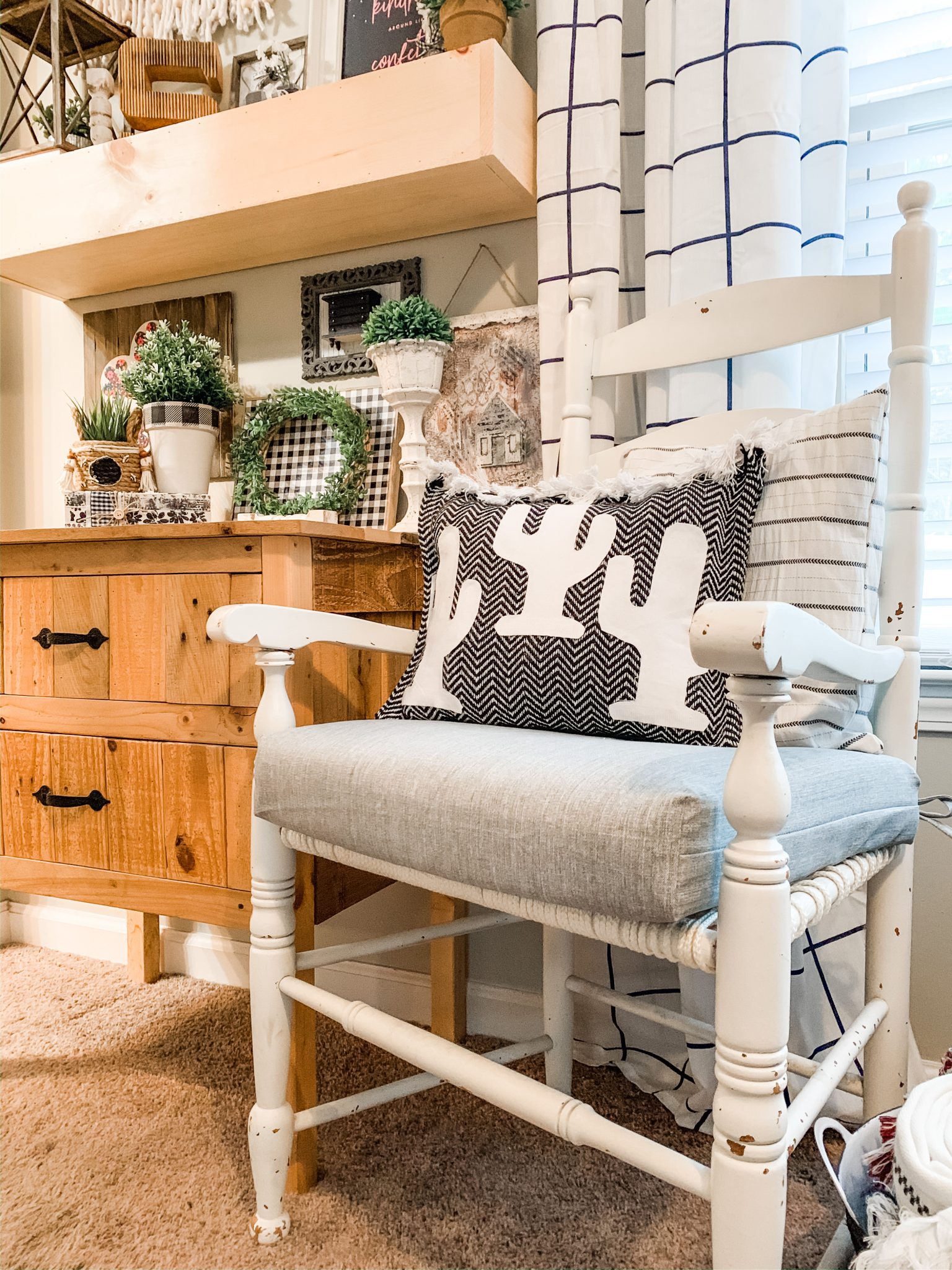 Repurposed Dollar Tree Rug DIY Pillow - Easy DIY Decor Tutorial