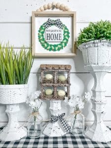 Easy DIY Painted Wreath Sign - Easy DIY Decor Tutorial