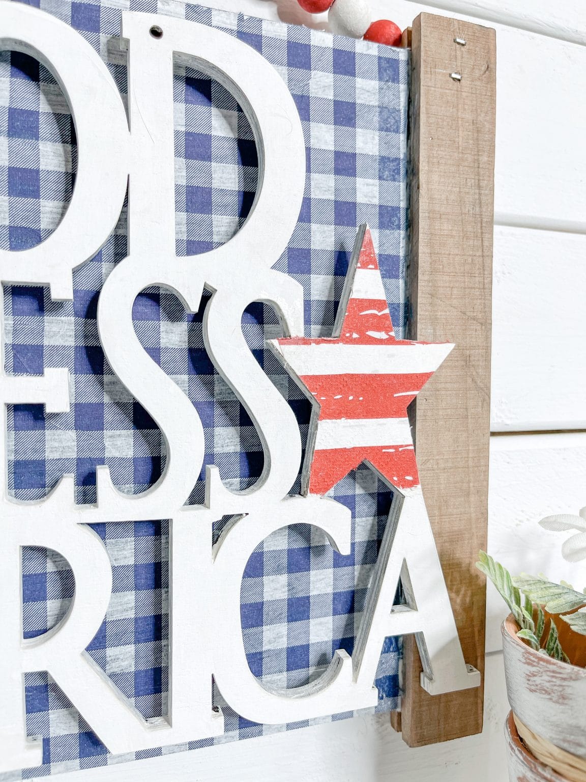 DIY God Bless America Sign - Easy Decor DIY Tutorial
