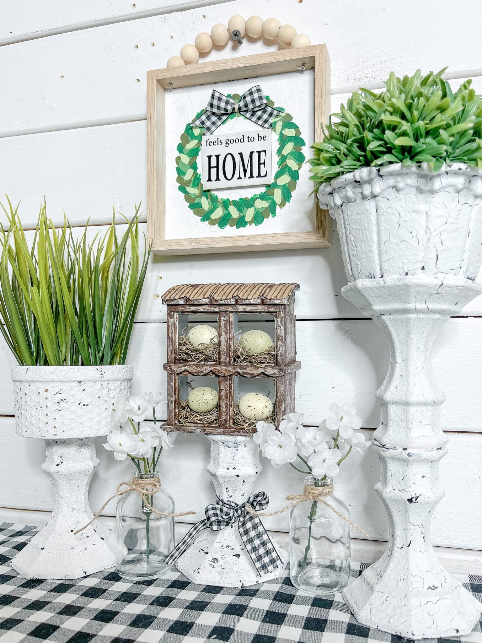 Easy DIY Painted Wreath Sign - Easy DIY Decor Tutorial