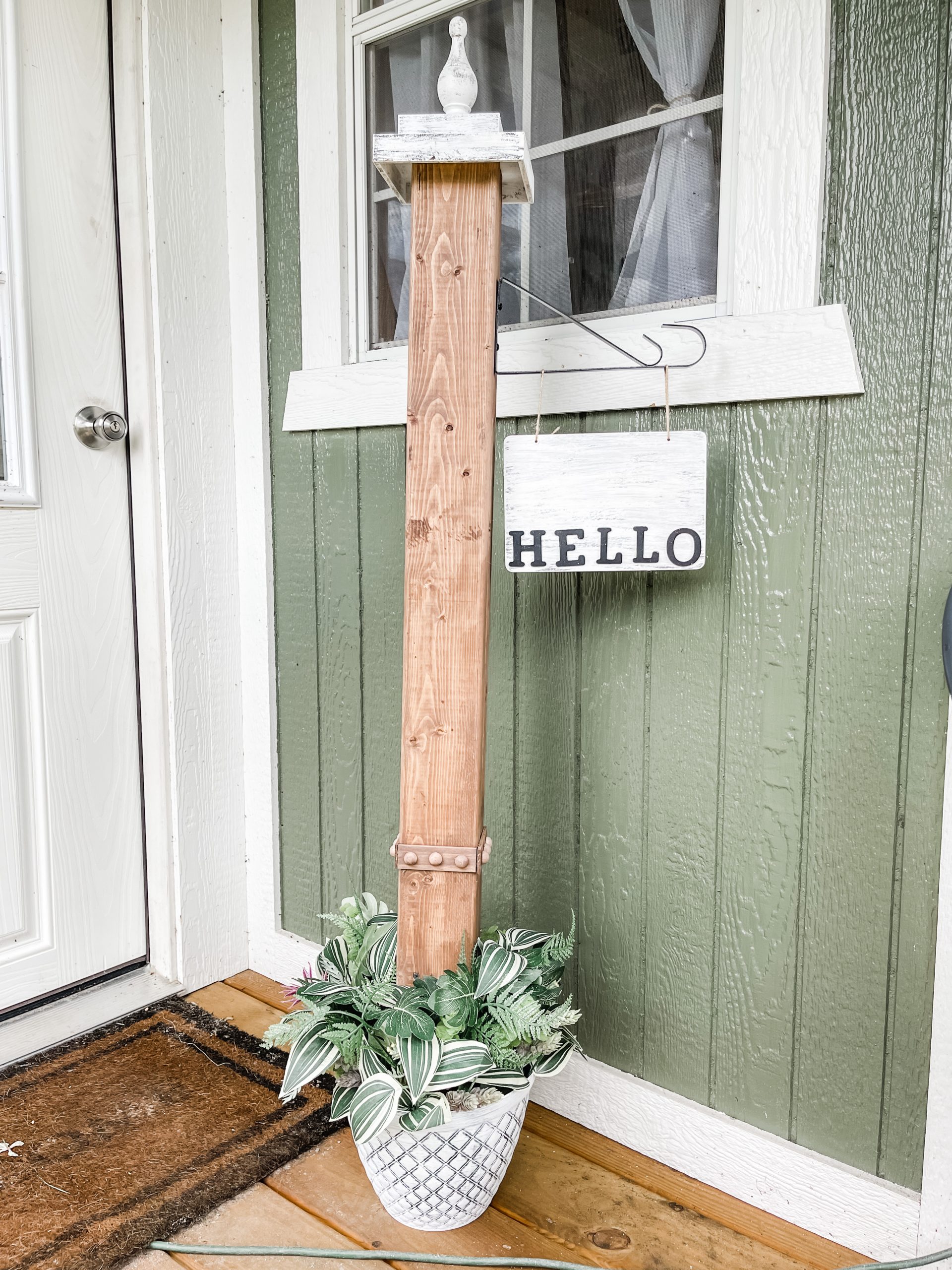 How to make a DIY Welcome Porch post for your patio too