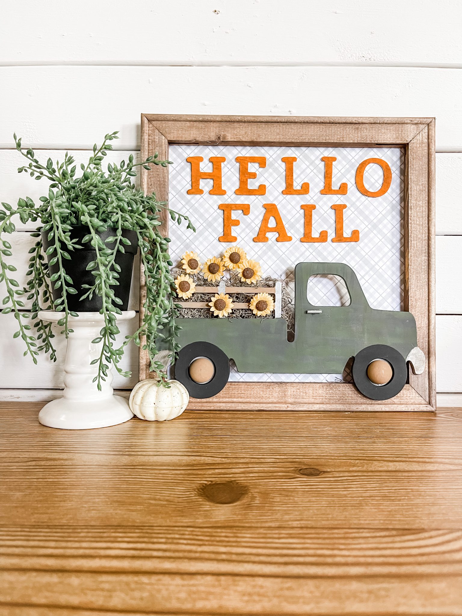 DIY Hello Fall Sign - DIY Fall Decor Tutorial