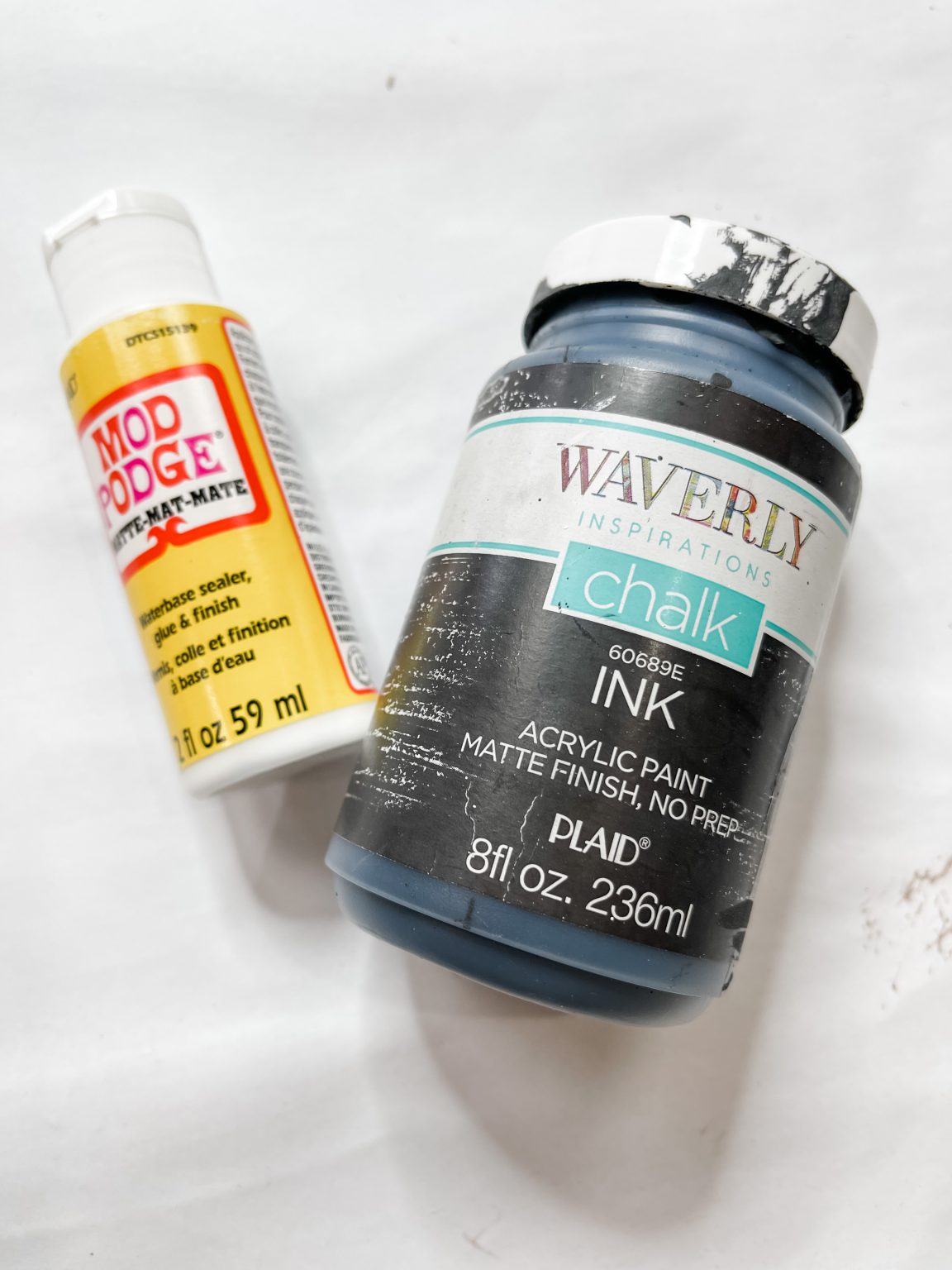 Dollar Tree Pizza Pan DIY Distressed Pumpkin Decor - DIY Fall Decor