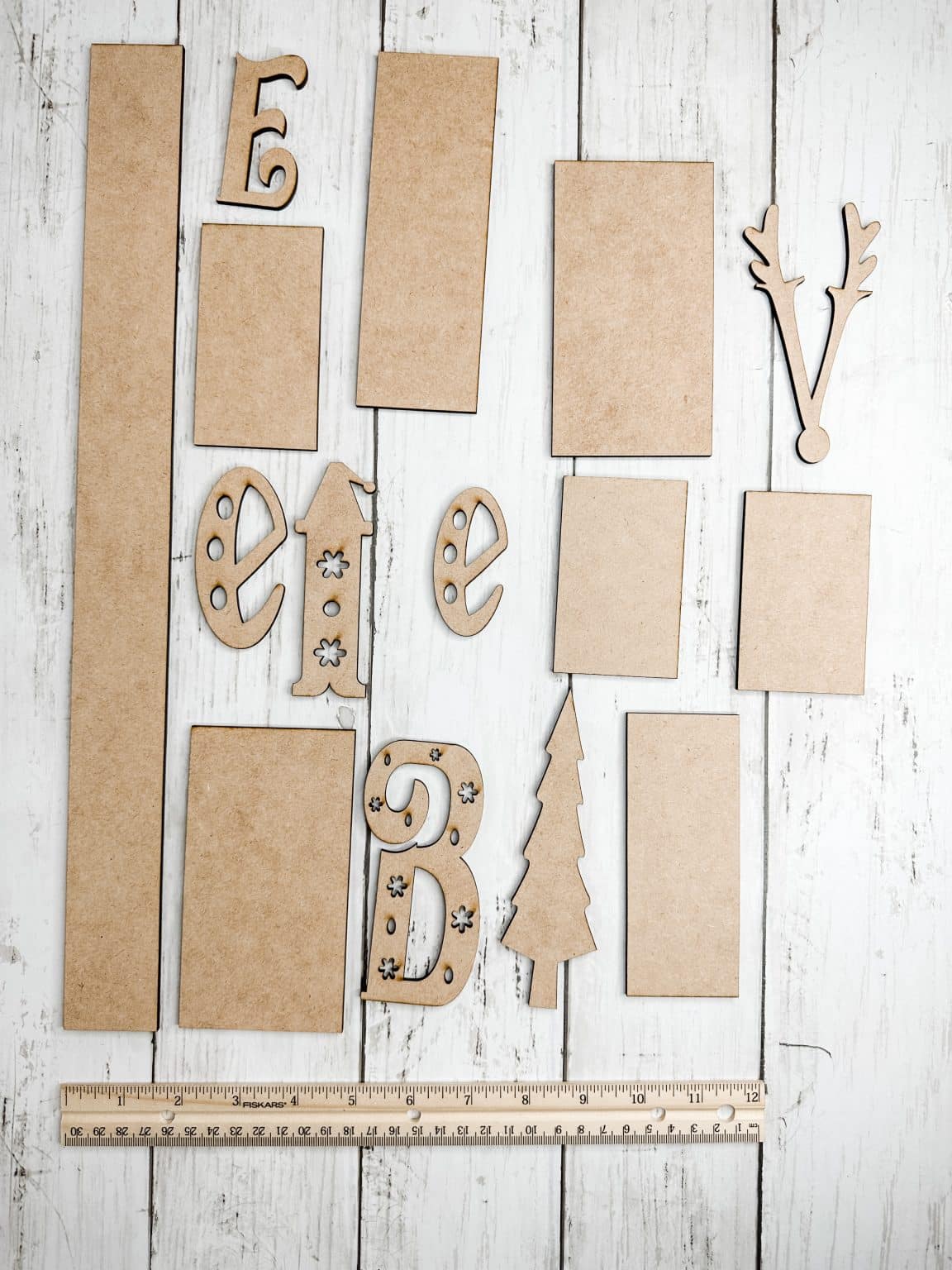 DIY Christmas Believe Sign - Easy DIY Idea