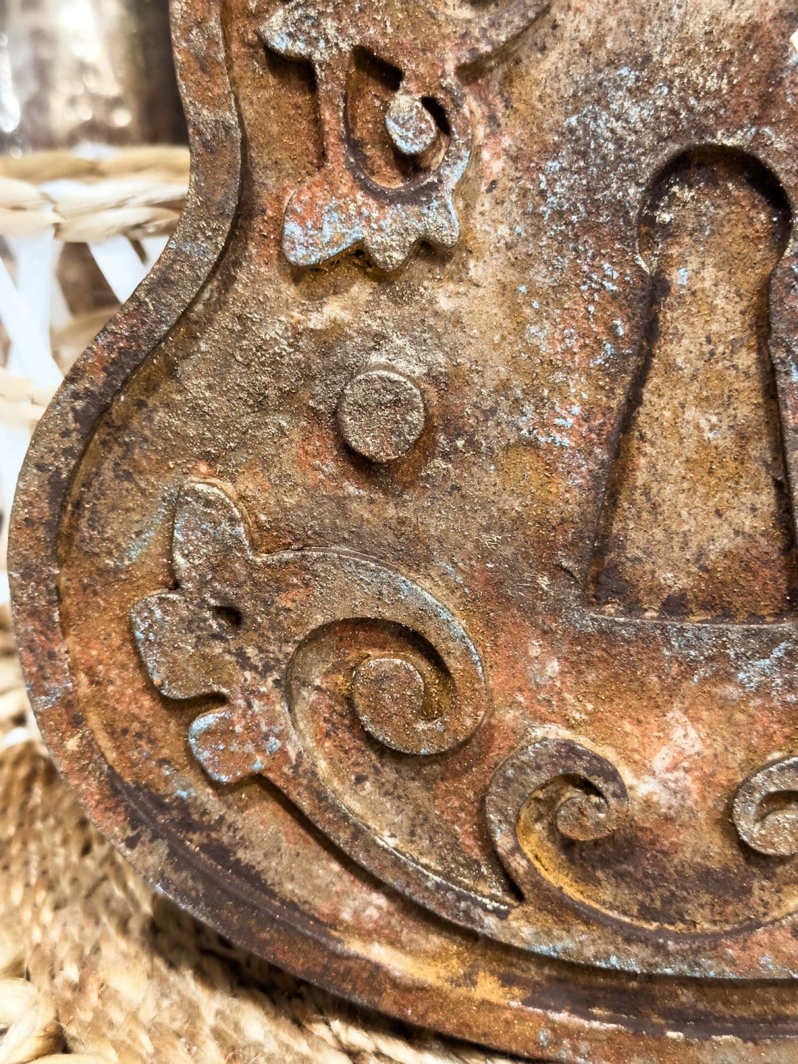 Faux Rusted Antique Lock and Key - Easy DIY Tutorial