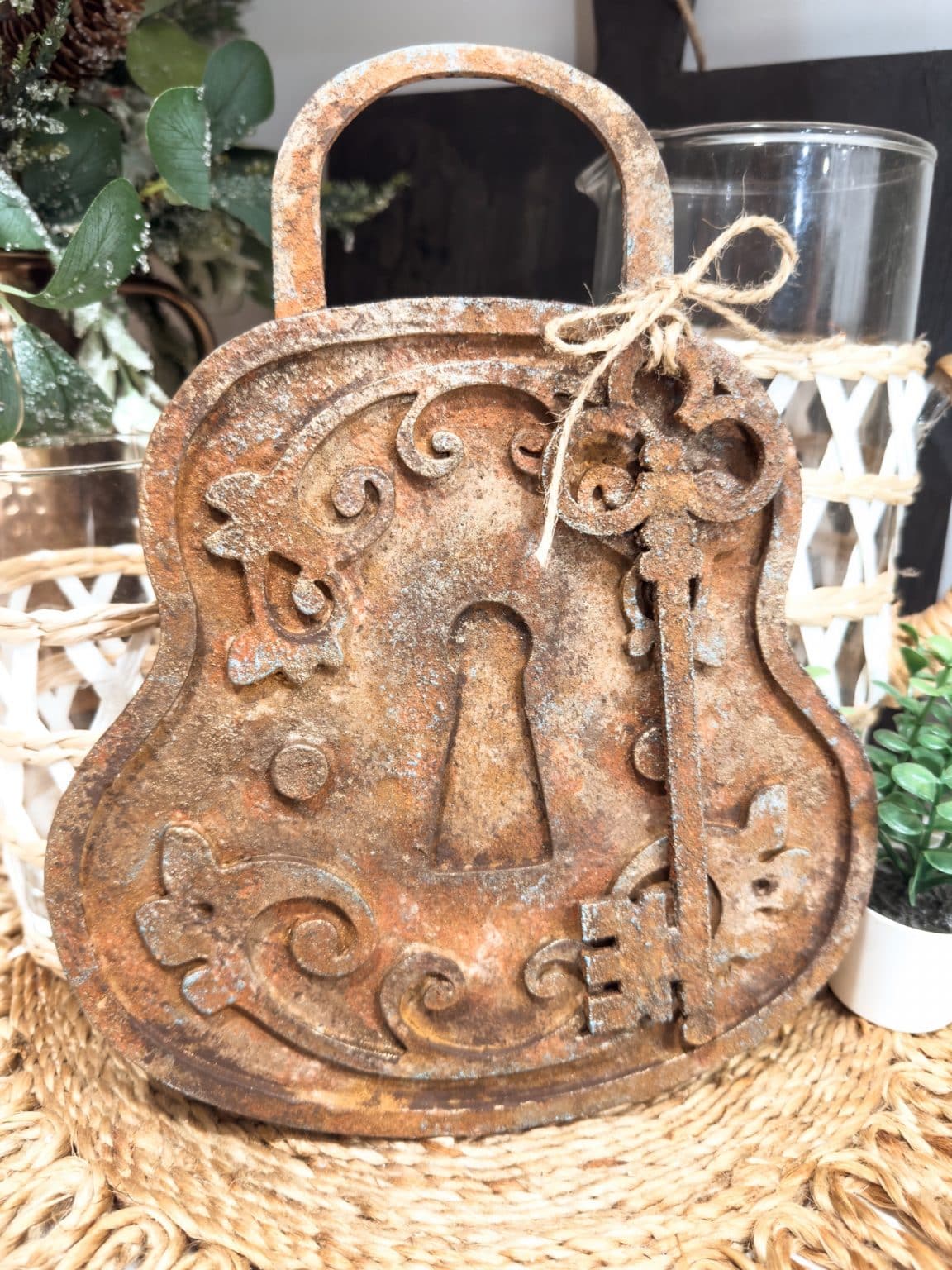 Faux Rusted Antique Lock and Key - Easy DIY Tutorial